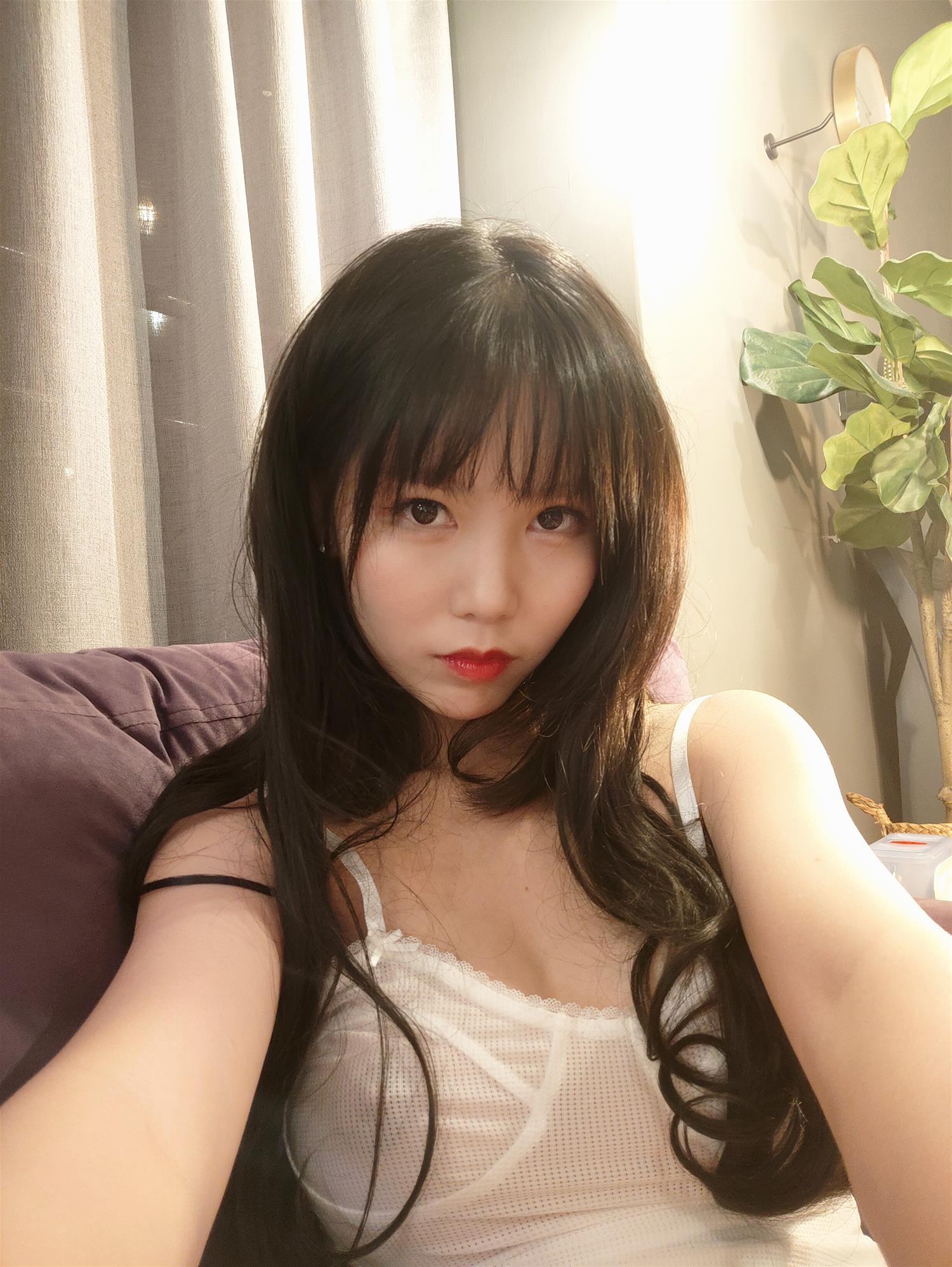 抖娘-利世 定制 透视吊带自拍 [20P-51MB] – 热力图