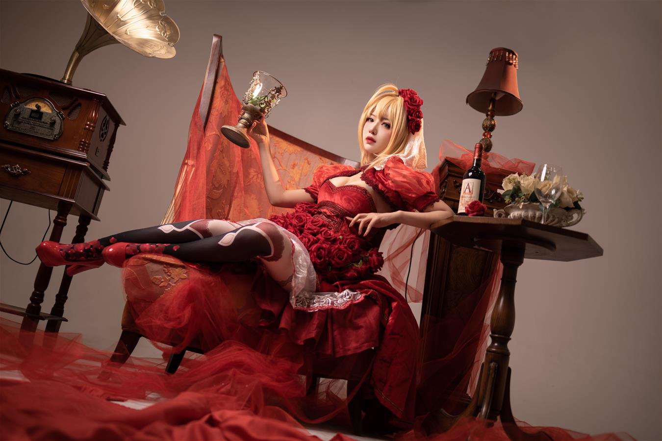 Shika小鹿鹿 尼禄礼服 [15P-31MB] – 热力图