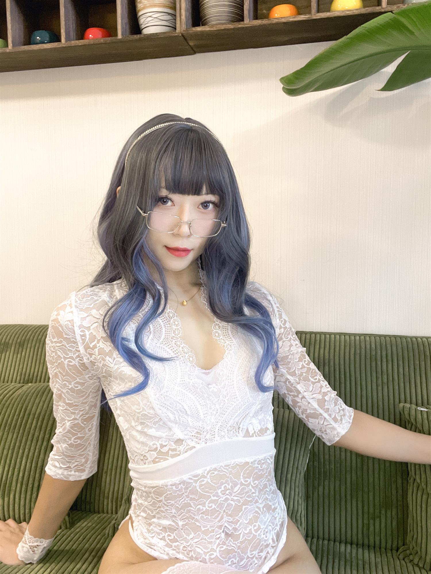 Money冷冷 白蕾丝长裙 [73P-646MB] – 热力图